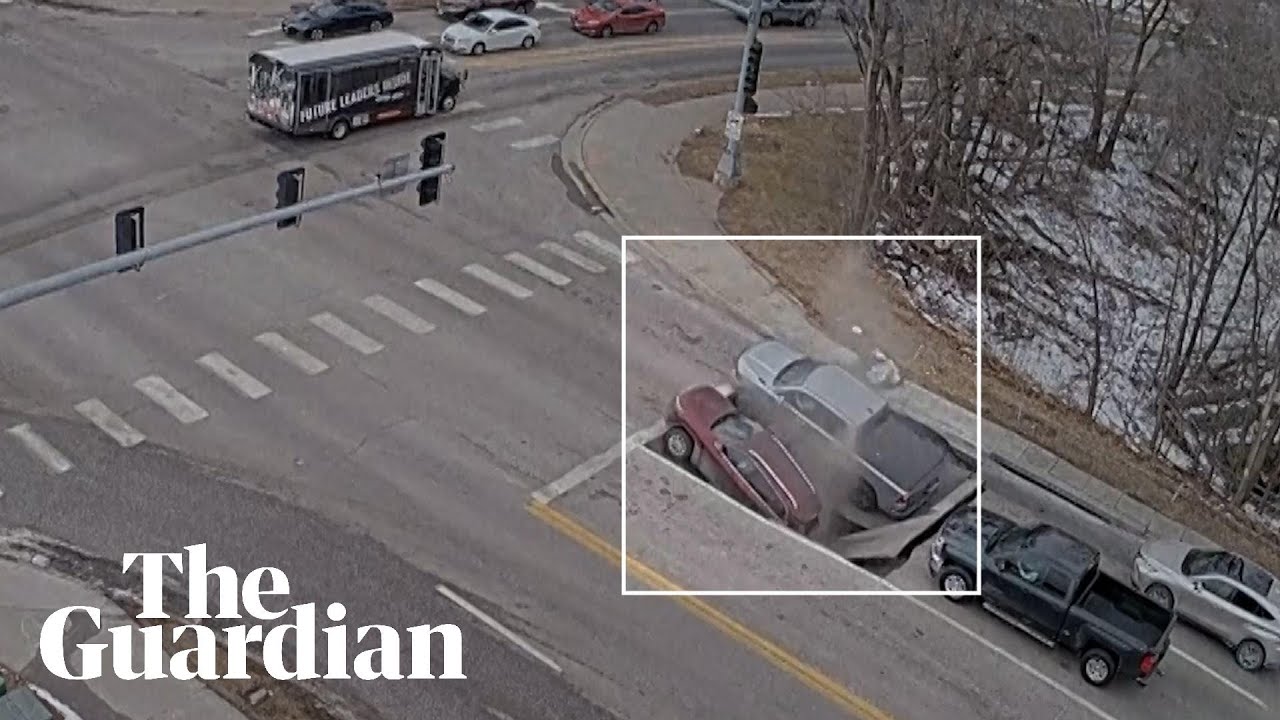 Cameras catch moment cars fall into sinkhole in Nebraska - MCI Group