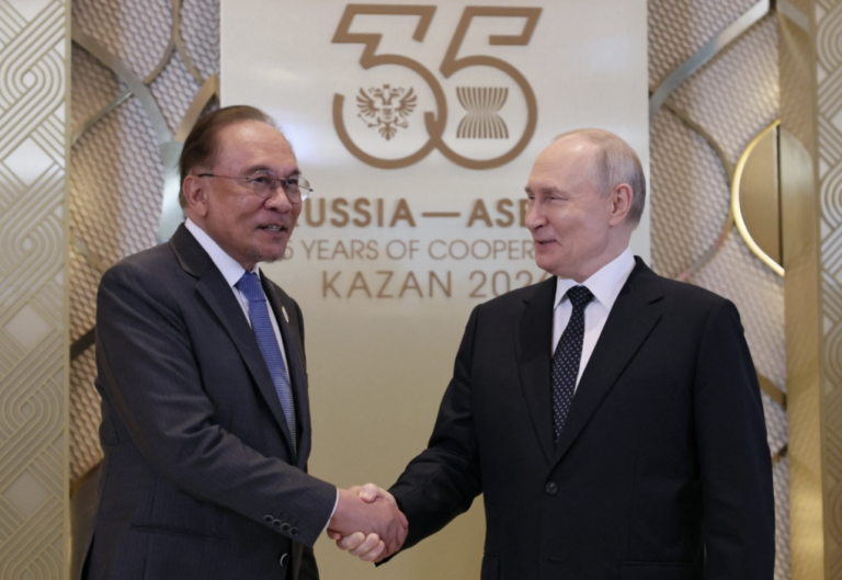 Anwar Thanks Putin For Backing Malaysia-Russia Energy Cooperation ...